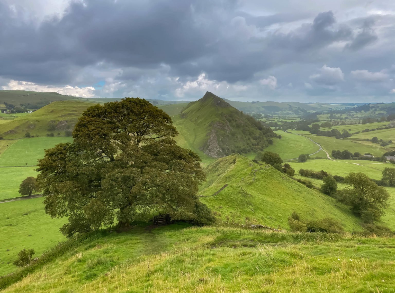 Amazing Dragon's Back Walk (3.9 miles) - Stunning Views