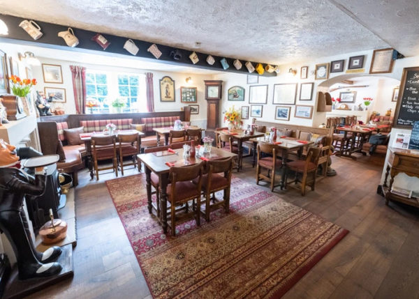 Anglers Rest | Family-run, riverside pub in excellent location