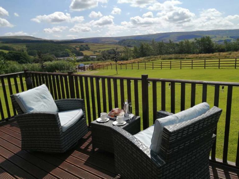 Peak View Shepherd Huts - Beautiful Peak District glamping