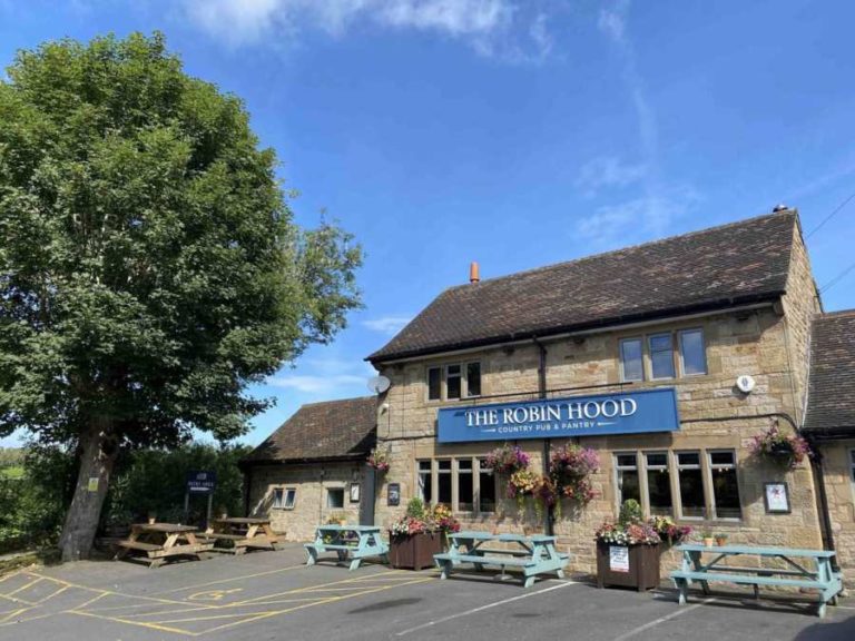 The Robin Hood | Family-friendly Peak District pub nr Chatsworth