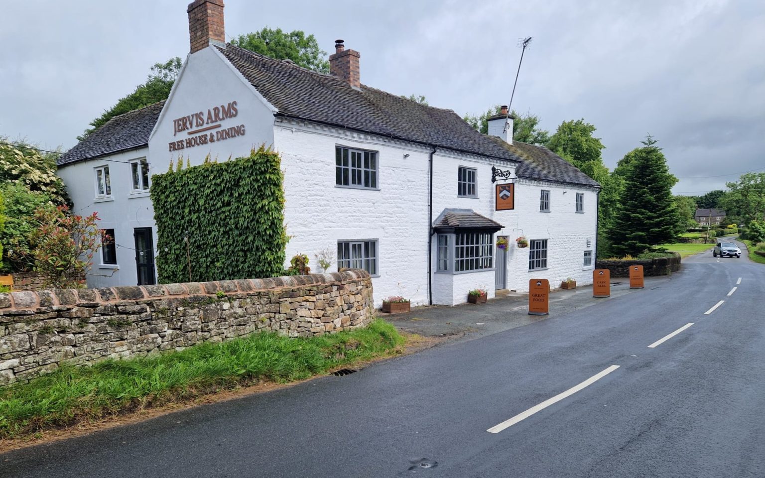 The Jervis Arms | Family friendly pub on banks of River Hamp